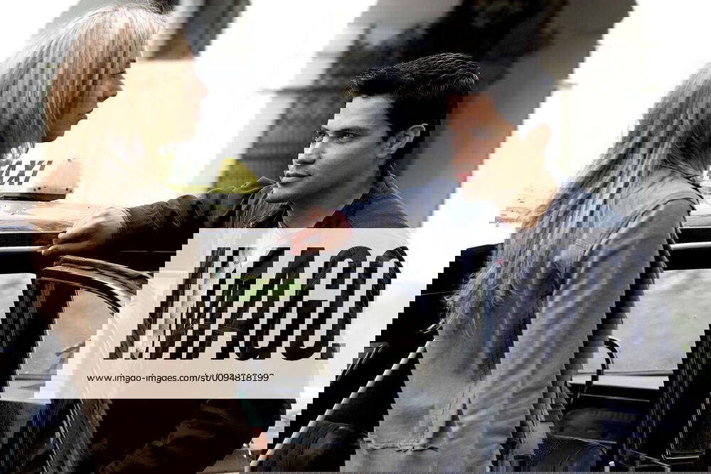 Jana Kaderabkova & Jay Hernandez Characters: Svetlana & Paxton Film ...