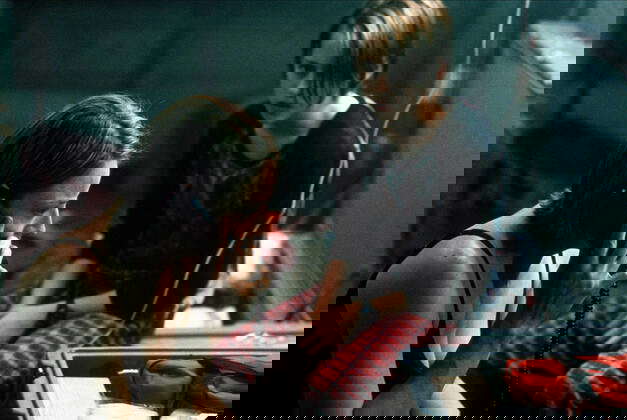 Jodie Foster & Kristen Stewart Characters: Meg Altman & Sarah Altman ...