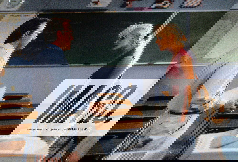 Kevin Spacey & Helen Hunt Characters: Eugene Simonet & Arlene McKinney ...