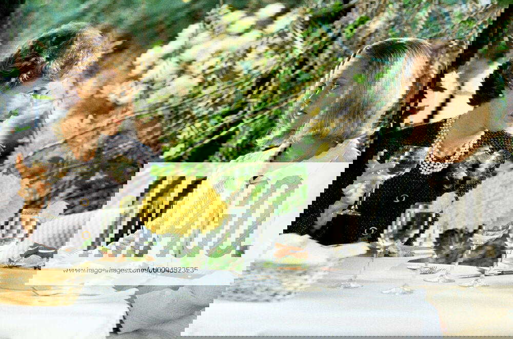 Lisa Banes & Christina Ricci Characters: Chippy McDuffy & Carolyn ...