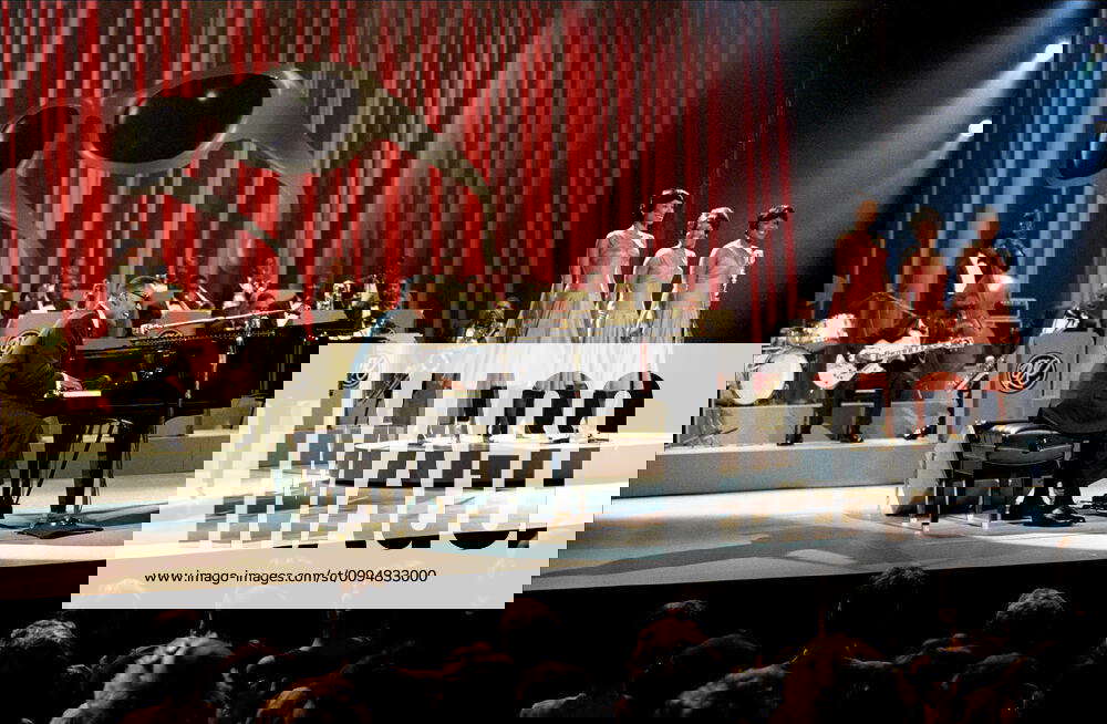 Jamie Foxx & Regina King Characters: Ray Charles & Margie Hendricks ...