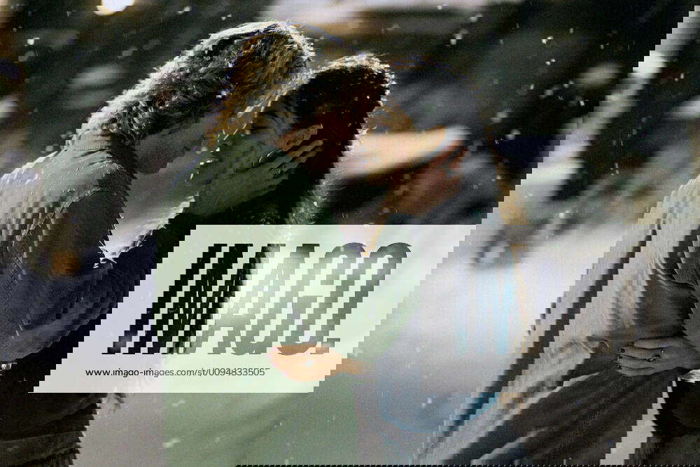 Adam Pascal & Rosario Dawson Characters: Roger Davis & Mimi Marquez ...