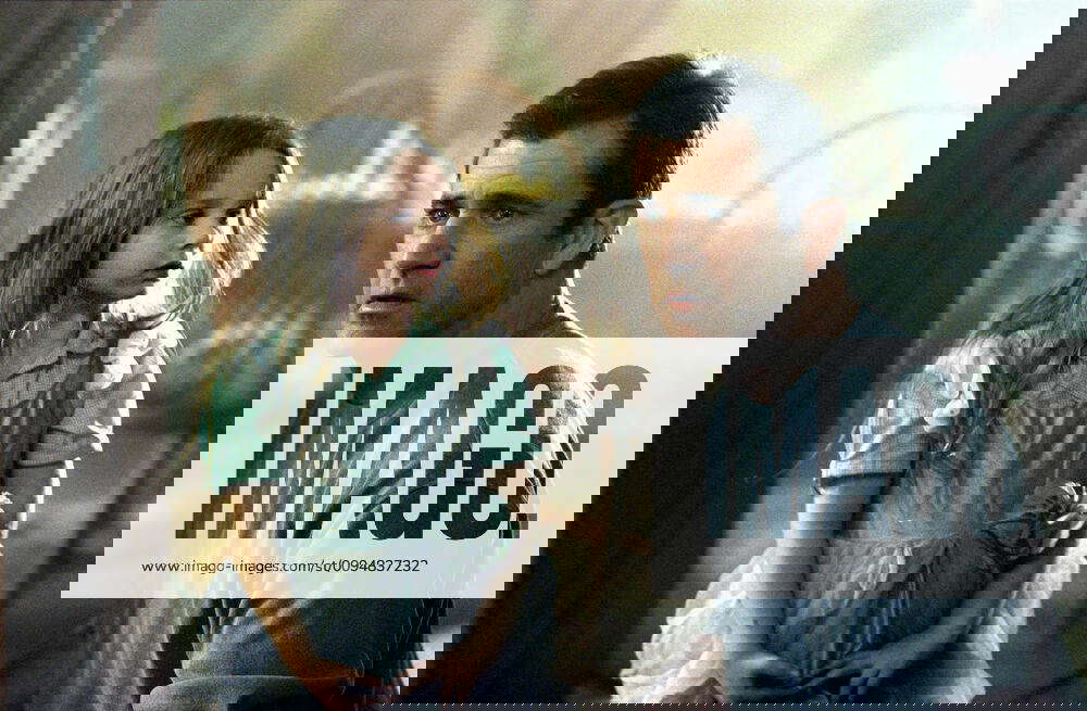 Abigail Breslin Signs