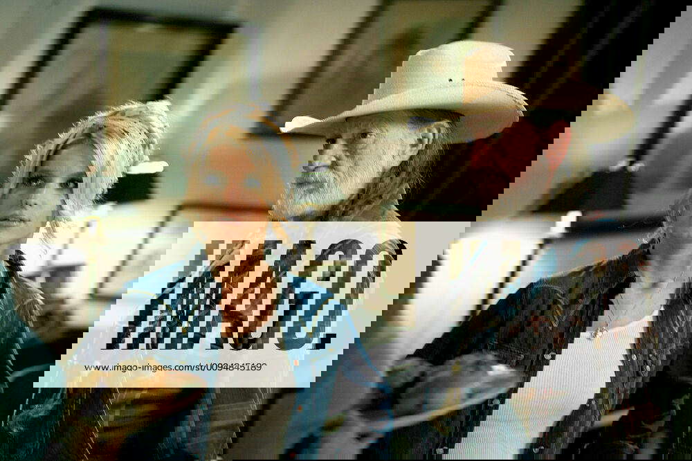 Jessica Simpson & Willie Nelson Characters: Daisy Duke & Uncle Jesse ...