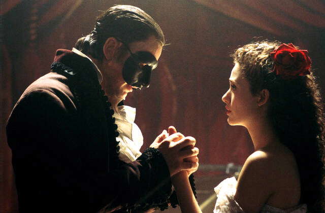 Gerard Butler & Emmy Rossum Characters: The Phantom, Christine Film ...