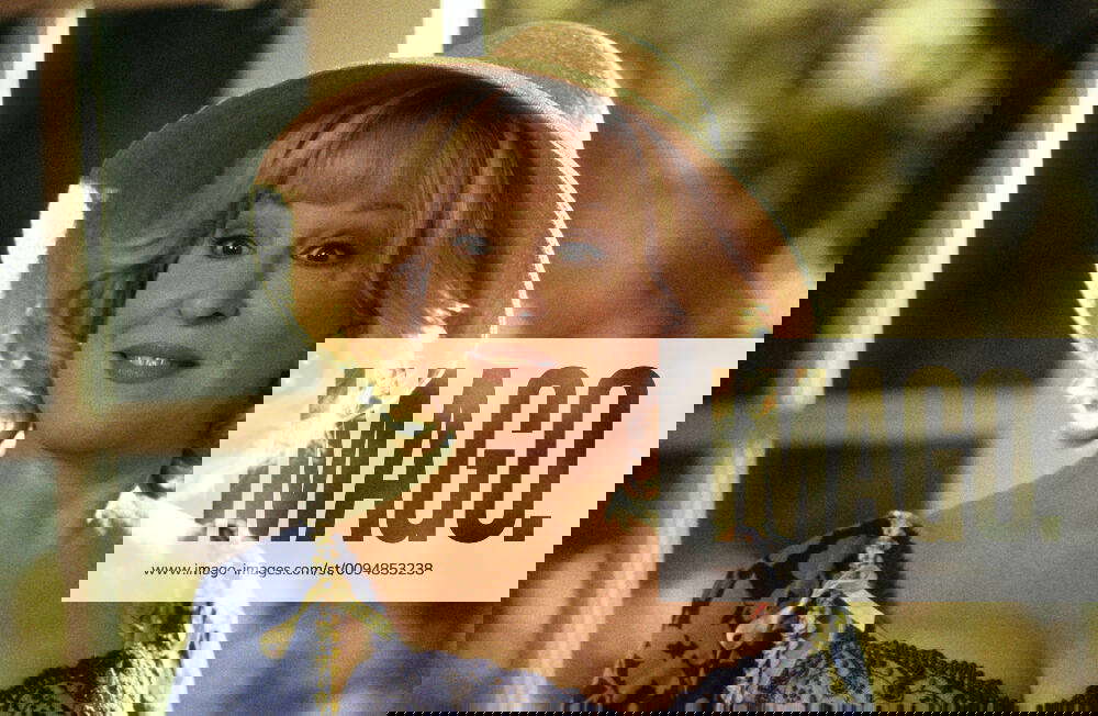 Bette Midler Characters: Bobbie Markowitz Film: The Stepford Wives (USA ...