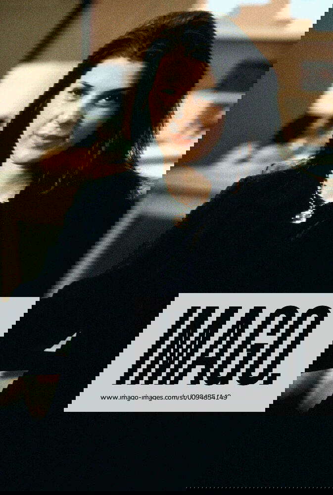 Marisa Tomei Characters: Dr. Polly Beilman Film: The Watcher Director ...