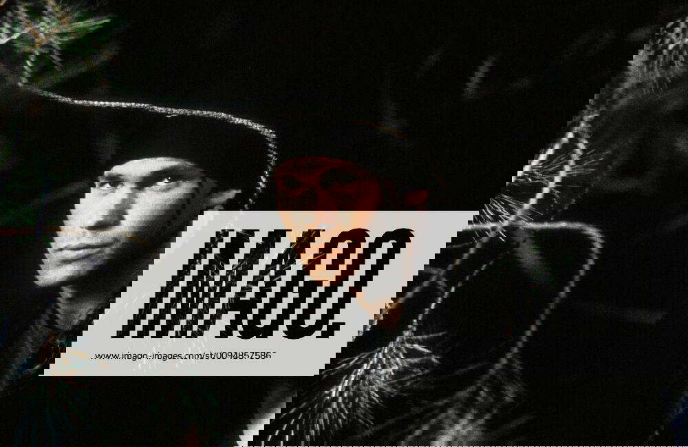 Matthew Davis Characters: Travis Stark Trevor Stark Film: Urban Legends ...