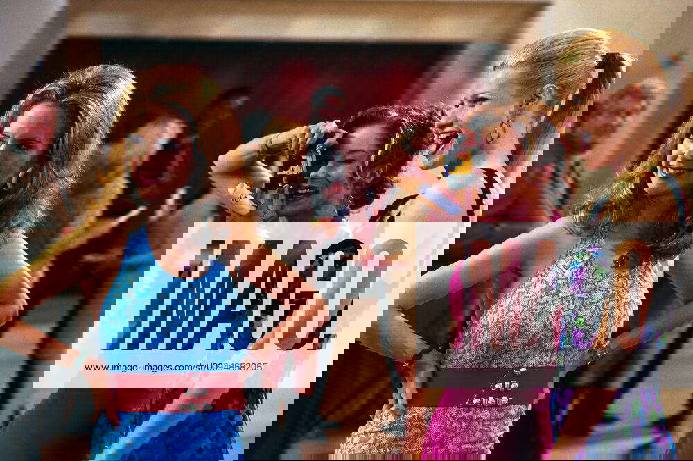 Kelly Preston, Christina Applegate & Gwyneth Paltrow Characters: Sherry ...