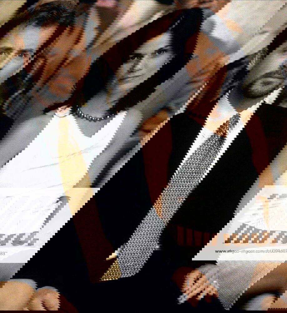 Greg Kinnear & Linda Fiorentino Characters: Perry Gordon & Helen Gordon ...