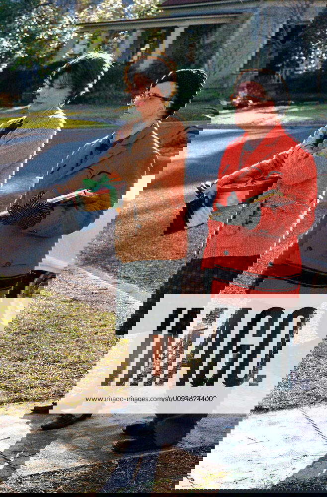 Sandra Bullock & Toby Jones Characters: Nelle Harper Lee & Truman ...