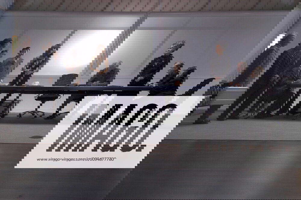 Negotiation Scene Film: Southland Tales Director: Richard Kelly 15 ...