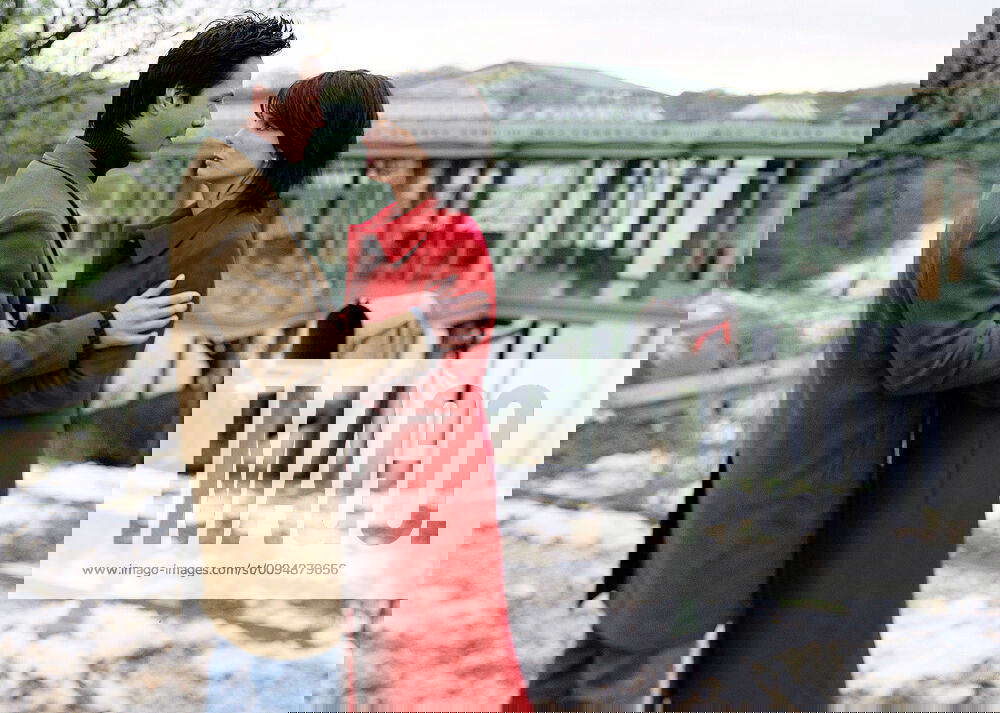 Keanu Reeves & Sandra Bullock Characters: Alex Wyler & Kate Forster ...