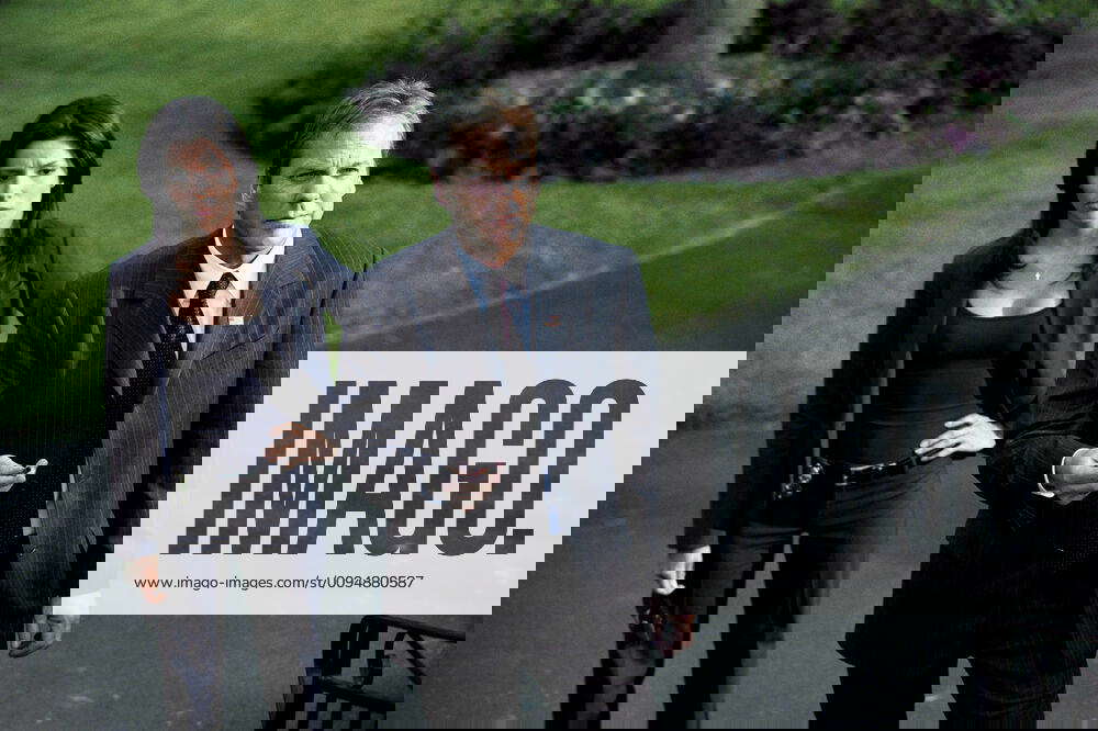 Eva Longoria & Kiefer Sutherland Characters: Jill Marin, David Breckinridge Film: The Sentinel (USA