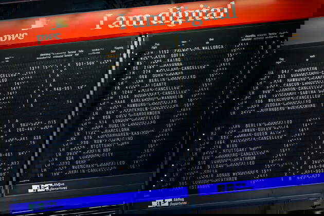 07 11 2019, xmkx, News Flight attendants strike at Lufthansa, Frankfurt ...