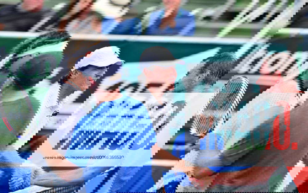 DELRAY BEACH, FL - NOVEMBER 23: Jesse Levine, Gavin Rossdale, Vince ...