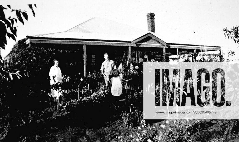 Negative - Red Cliffs, Victoria, circa 1935, Mrs Weir and family ...