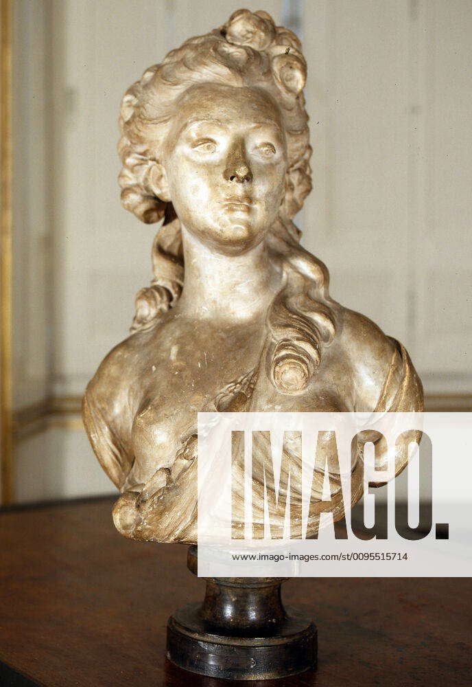 SCULPTURE XVIIIth s Bust of an unknown young woman Plaster made by ...