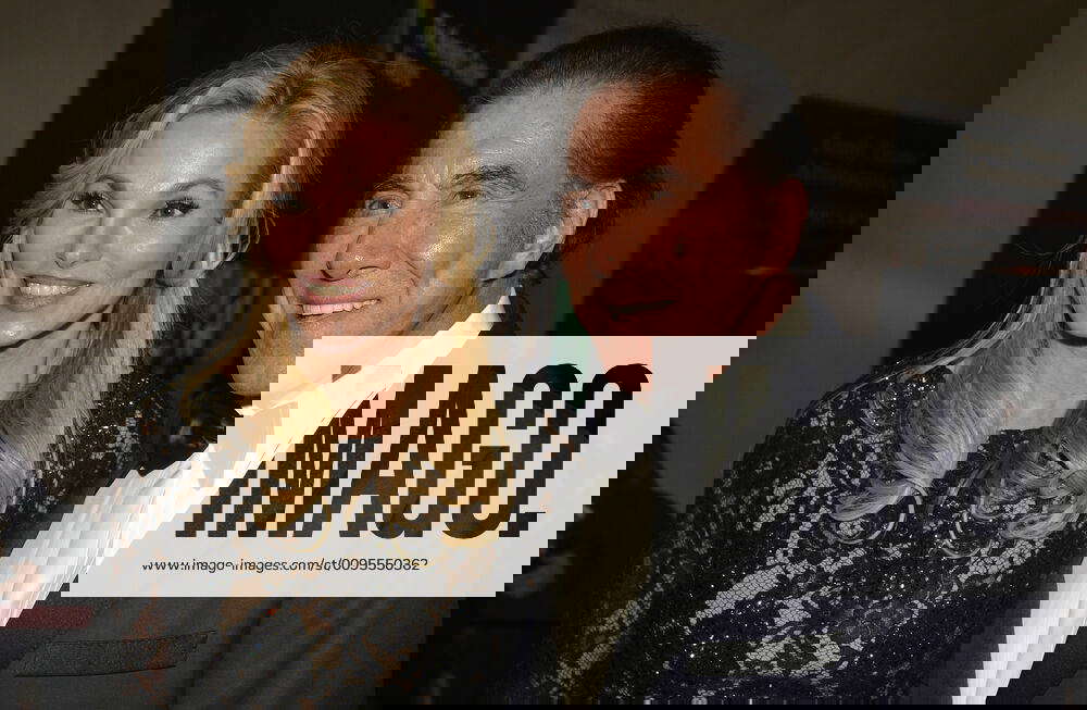 Former casino magnate Steve Wynn and his wife Andrea Hissom pose for ...