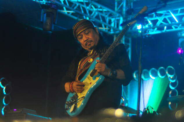 Philippines: Lolita Carbon and the boys ASIN band The legendary Pinoy ...