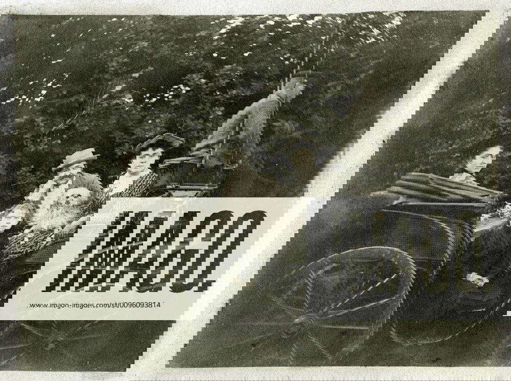 Bourgeois family 1900 Family group, Bourgeois family with only child in ...