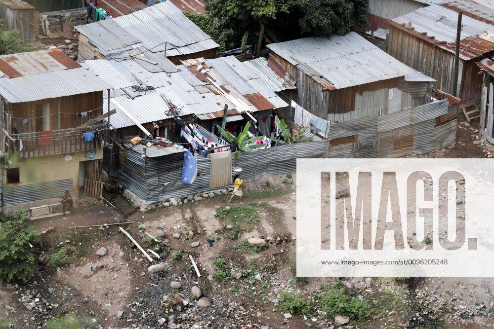 View of the Betania slum adjacent to the Central Bank of Honduras, in ...