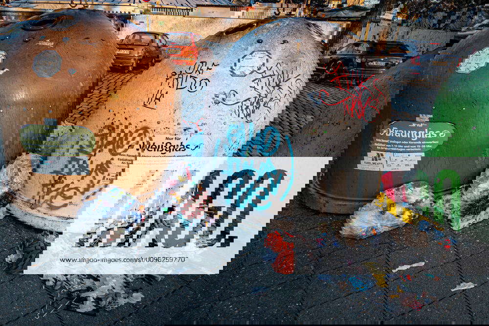 Berlin Reinickendorf, bulky waste, garbage, refuse, dirt Bernauer Strasse