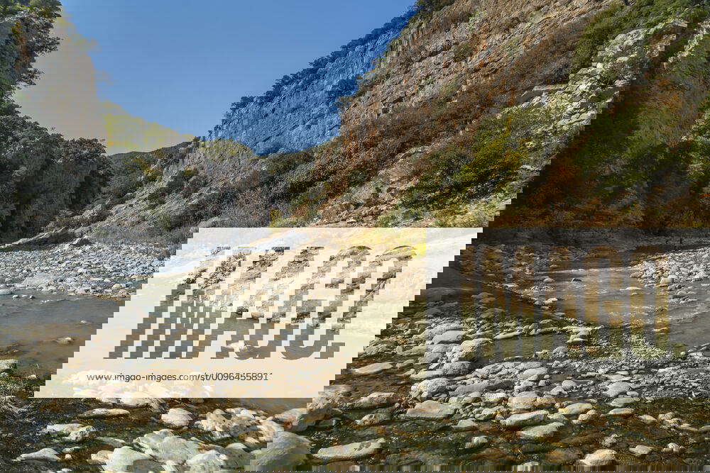 Lengarica Schlucht Lengarica Fluss und Schlucht in Benja bei Permet ...