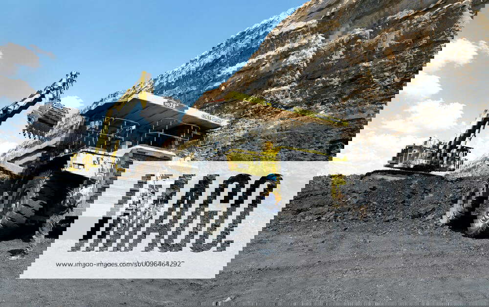 Loading coal from coal pit, Palesa Coal Mine