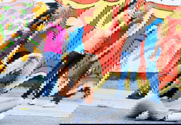 Girls mobbing each other in the schoolyard, MR Yes McPBEG