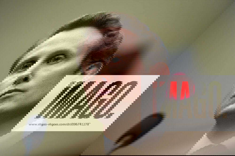 Ryan Nivakoff, CEO of NJOY, LLC, alongside K.C. Crosthwaite, CEO of ...