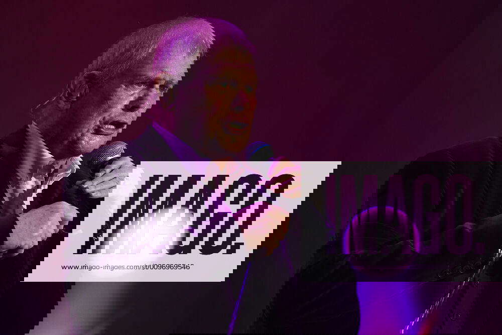 BUSHFIRE RELIEF CONCERT, John Farnham performs during the Fire Fight ...