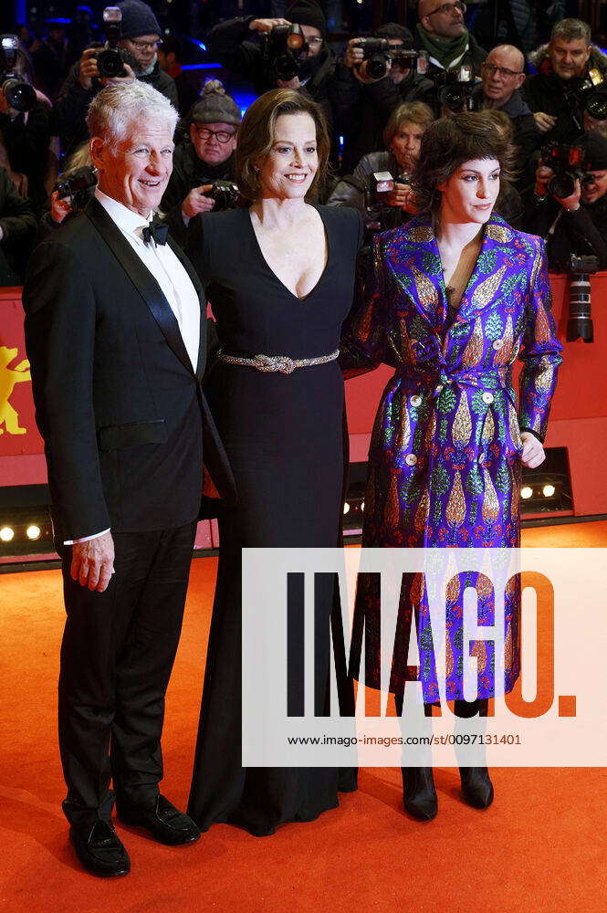 Sigourney Weaver, her daughter Charlotte Simpson and her husband Jim ...