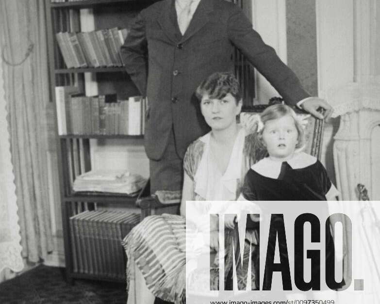 F. Scott Fitzgerald and Zelda Sayre Fitzgerald with their daughter ...