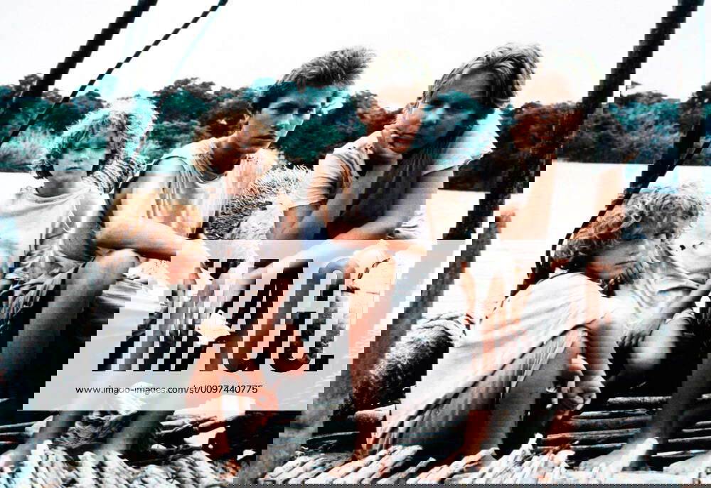 THE MOSQUITO COAST, from left: Hilary Gordon, Rebecca Gordon, River ...