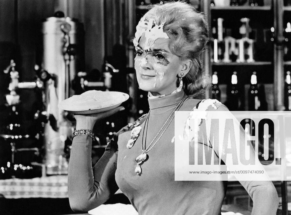 BEACH PARTY, Eva Six, 1963 Courtesy Everett