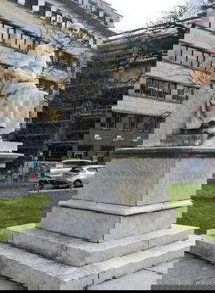 Robert Koch-Statue am Robert-Koch-Platz