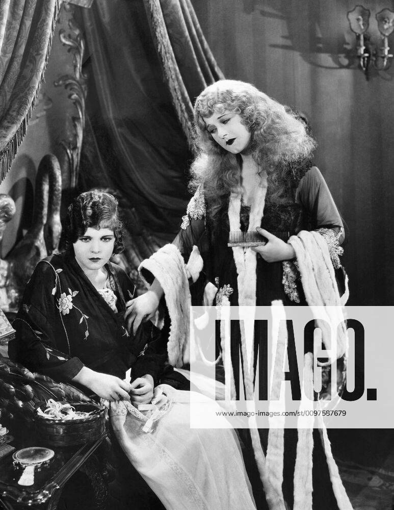 THE GOLDEN BED, from left: Vera Reynolds, Lillian Rich, 1925 Courtesy ...