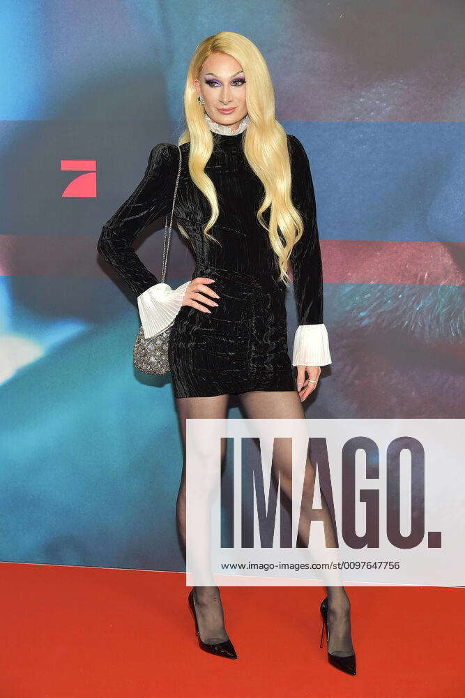 TV movie premiere 9 days awake Candy Crash, Queen of Drags arrival for the TV movie premiere of