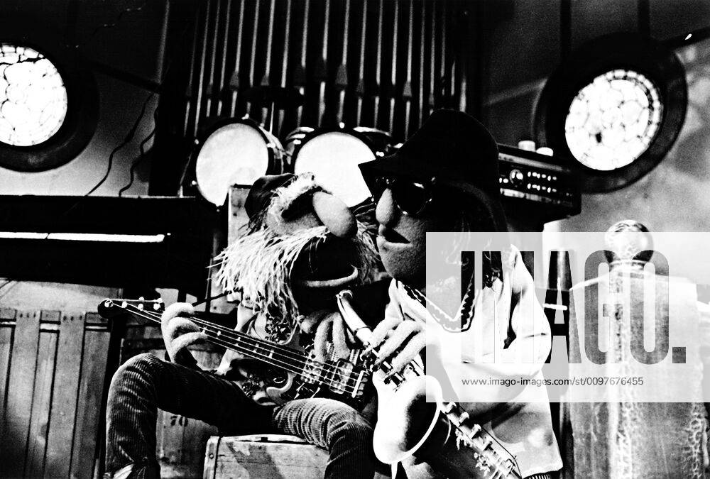 THE MUPPET MOVIE, Sgt.Floyd Pepper and Zoot, 1979. Courtesy Everett