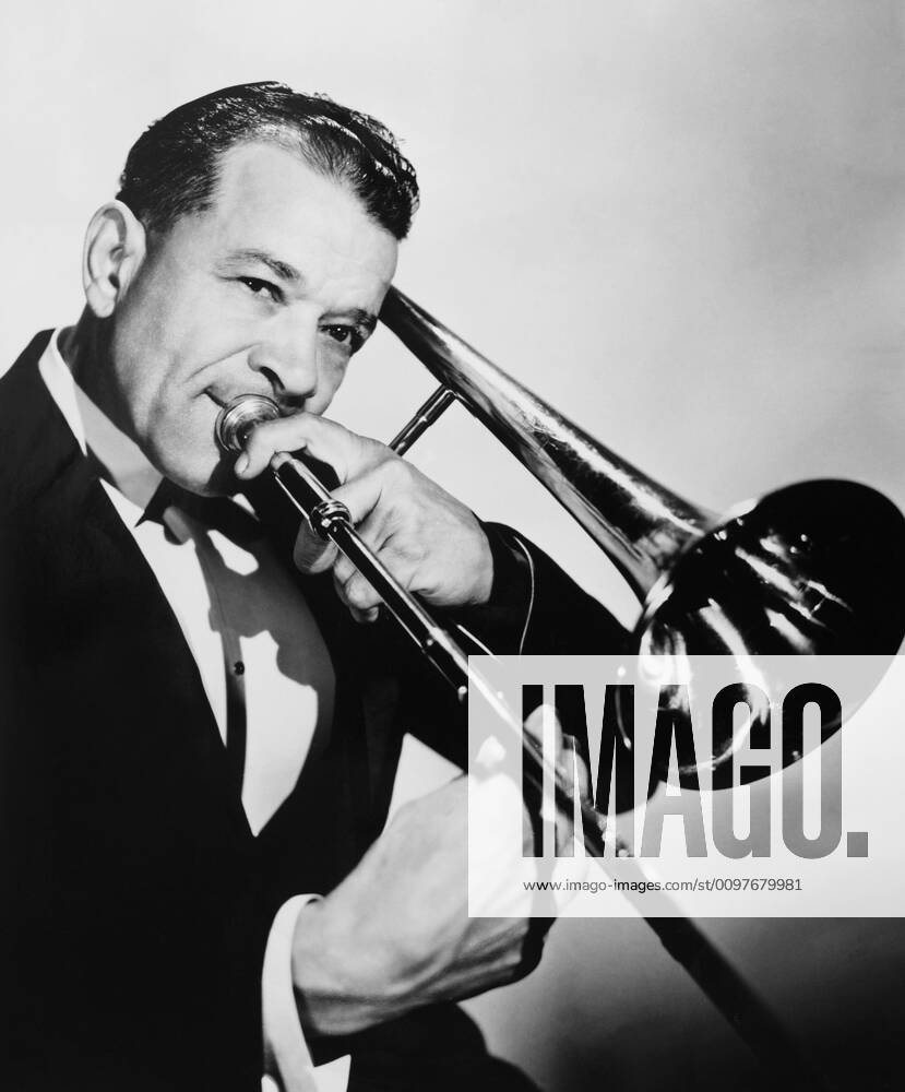 NEW ORLEANS, Kid Ory, 1947 Courtesy Everett