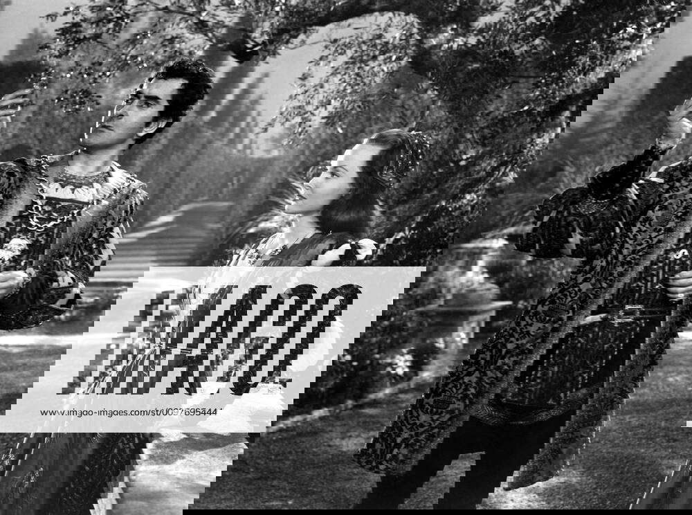 PRINCE OF FOXES, Tyrone Power, Wanda Hendrix, 1949 Courtesy Everett