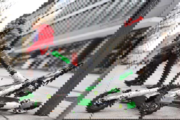 Electromobility In German cities, the number of electric scooters is growing, which are offered and