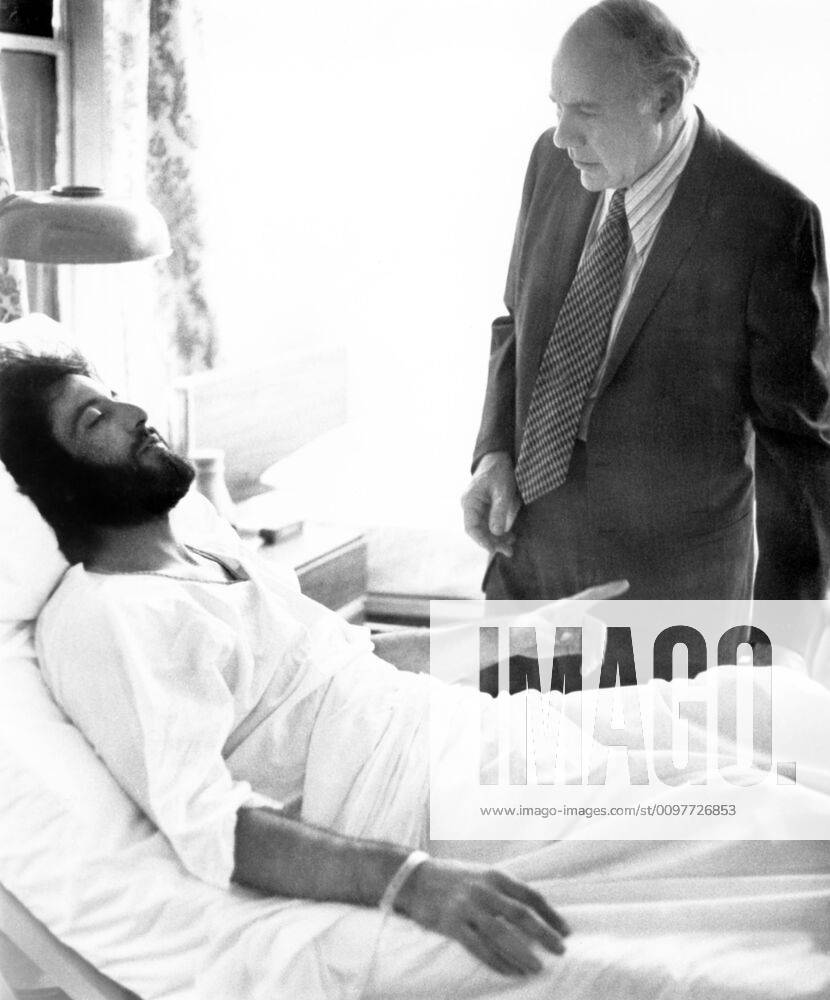 SERPICO, l-r: Al Pacino, John Randolph, 1973. Courtesy Everett ...