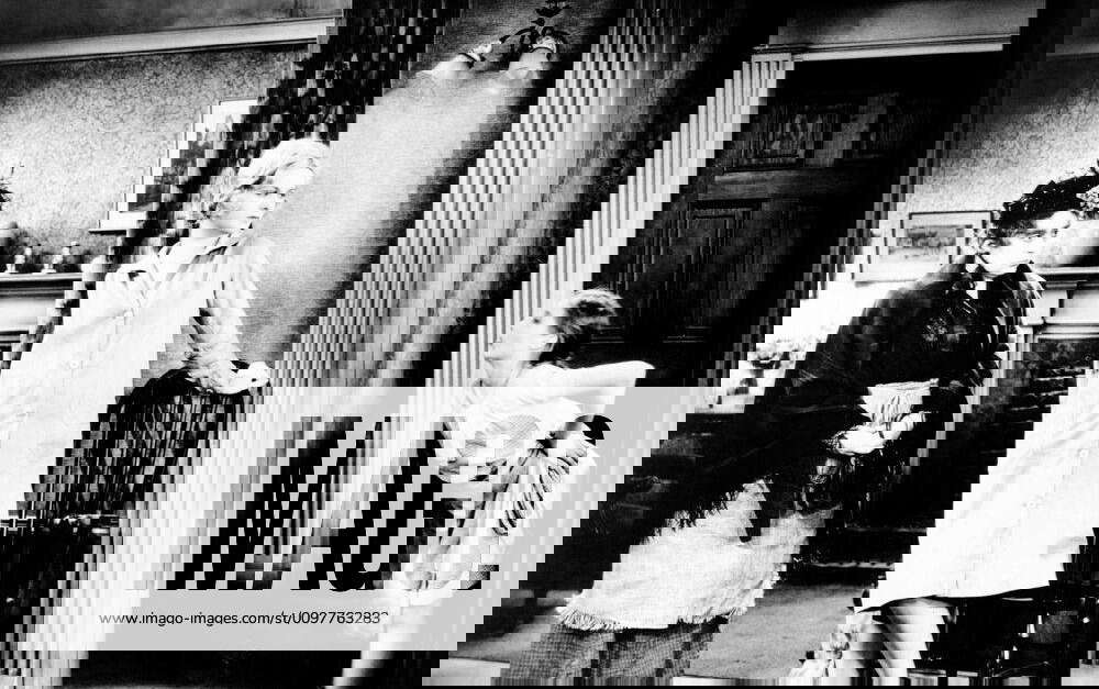 THREE LIVE GHOSTS, from left: Beryl Mercer, Joan Bennett, Nanci Price ...