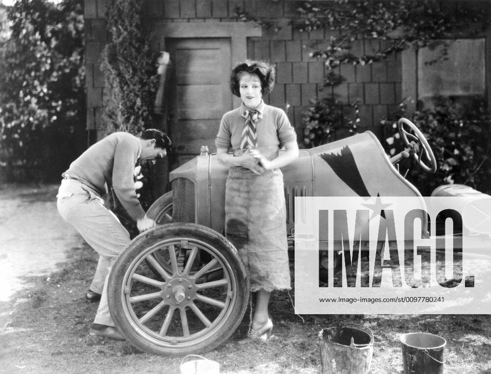 WINGS, from left: Charles Buddy Rogers, Clara Bow, 1927 Courtesy ...