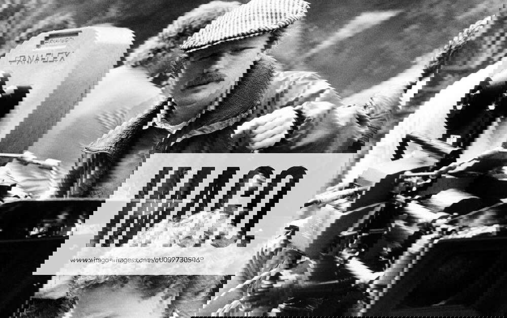 WILLOW, director Ron Howard on set, 1988, ph: Keith Hamshere MGM ...