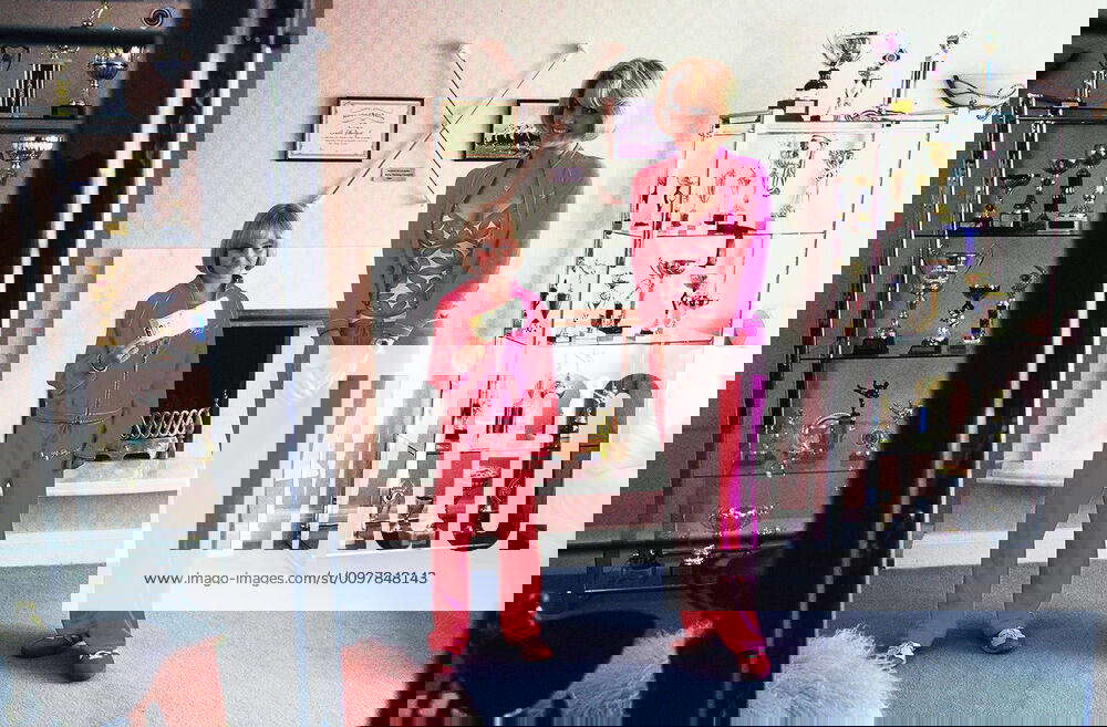 CHARLIE AND THE CHOCOLATE FACTORY, AnnaSophia Robb, Missi Pyle, 2005 ...