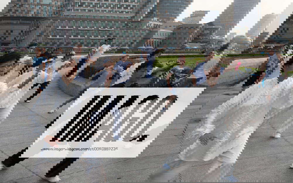 China, Shanghai, morning tai chi exercise on The Bund. Shanghi Bund ...