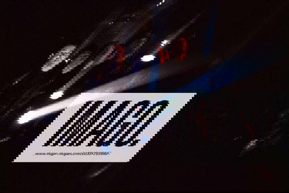 GODZILLA, Matthew Broderick, Jean Reno, 1998. TriStar Pictures courtesy ...